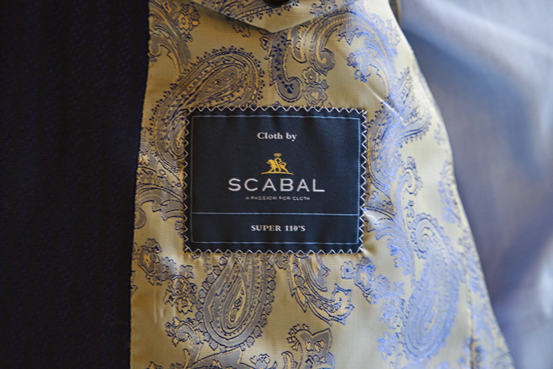 オーダースーツの紹介-SCABAL GALAXY ネイビーシャドーストライプスーツ- – 名古屋でこだわりのオーダースーツを仕立てるなら ...