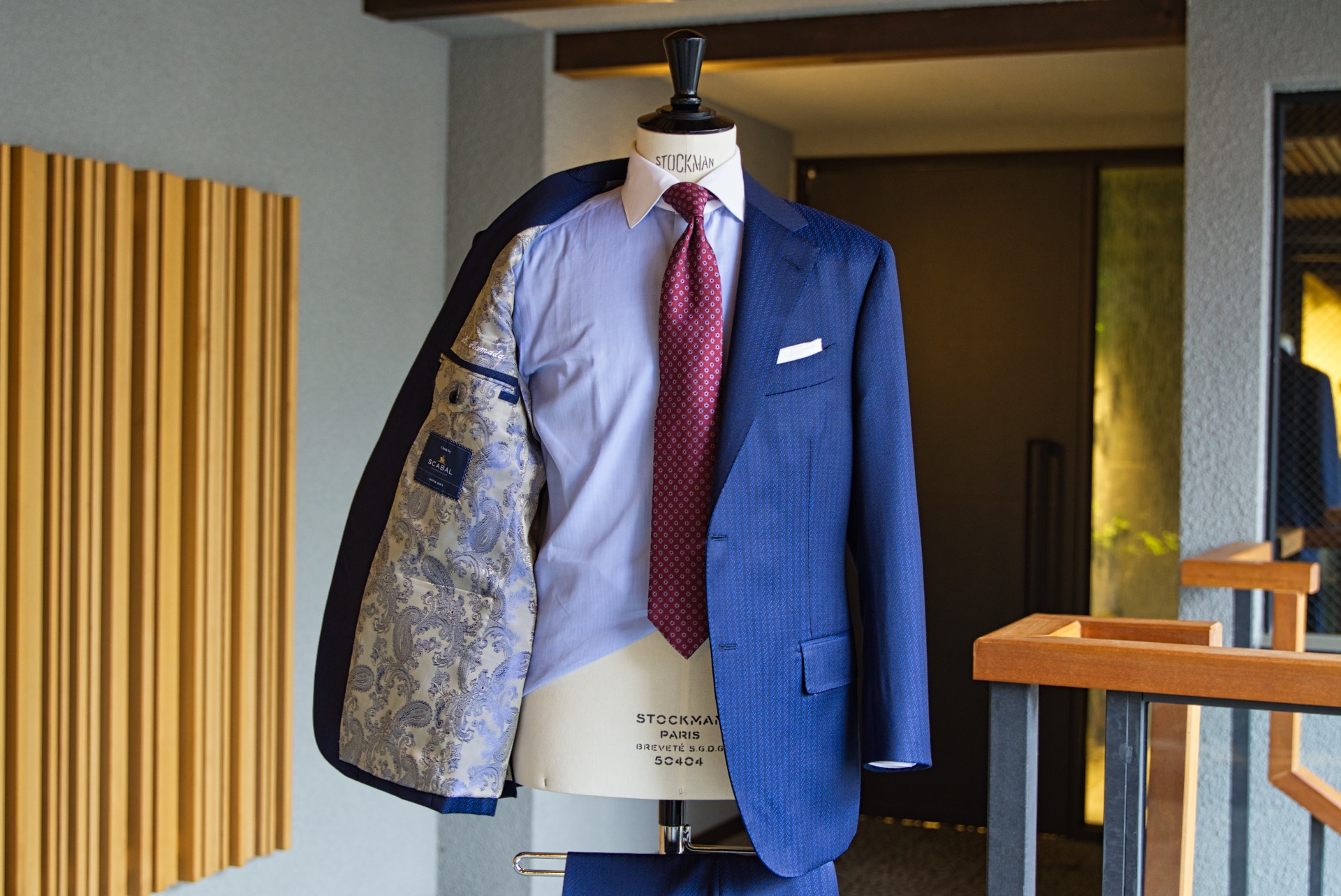 オーダースーツの紹介-SCABAL GALAXY ネイビーシャドーストライプスーツ- – 名古屋でこだわりのオーダースーツを仕立てるなら ...