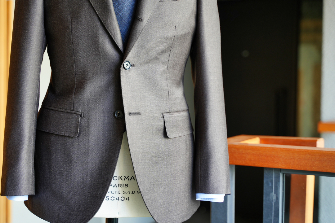 オーダースーツの紹介-SCABAL GALAXY ブラウンスーツ- – 名古屋でこだわりのオーダースーツを仕立てるならDEFFERTへ