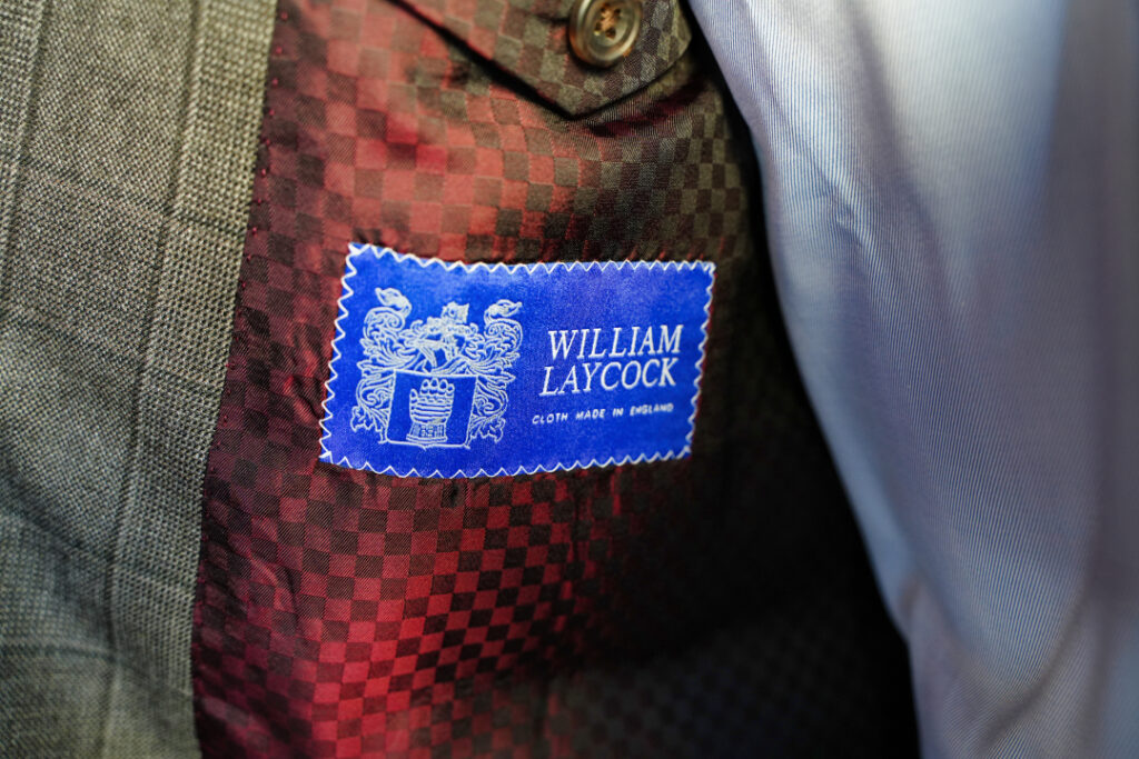 オーダースーツの紹介-WILLIAM LAYCOCK ブラウンチェックダブルスーツ- – 名古屋でこだわりのオーダースーツを仕立てるなら ...