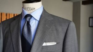 オーダースーツの紹介-HARRISONS REGENCY グレーシャークスキンスーツ- – 名古屋でこだわりのオーダースーツを仕立てるならDEFFERTへ