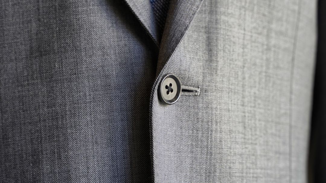 オーダースーツの紹介-HARRISONS REGENCY グレーシャークスキンスーツ- – 名古屋でこだわりのオーダースーツを仕立てるならDEFFERTへ