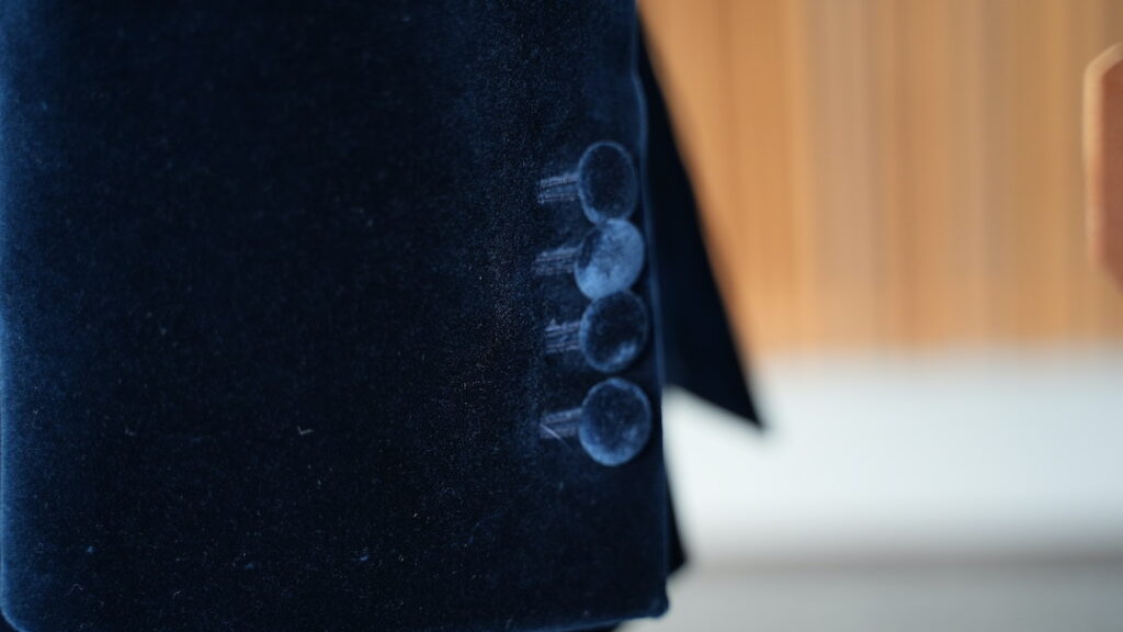 オーダージャケットの紹介-HARRISONS MASQUERADEネイビーベルベットジャケット- – 名古屋でこだわりのオーダースーツを仕立てるならDEFFERTへ