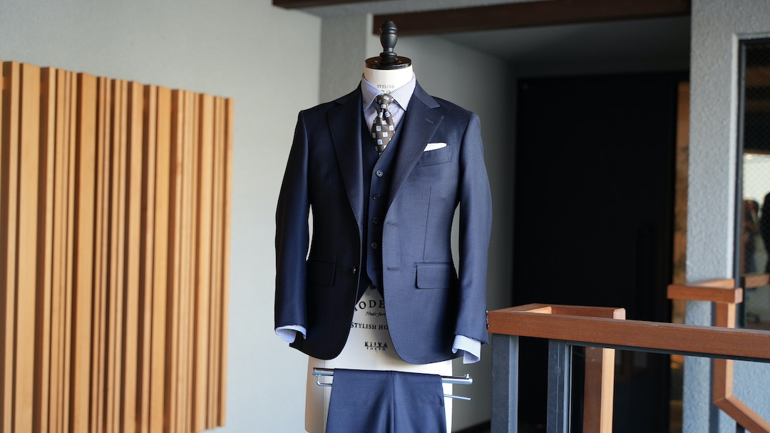 オーダースーツの紹介-SCABAL GALAXY 無地ネイビースリーピーススーツ- – 名古屋でこだわりのオーダースーツを仕立てるならDEFFERTへ