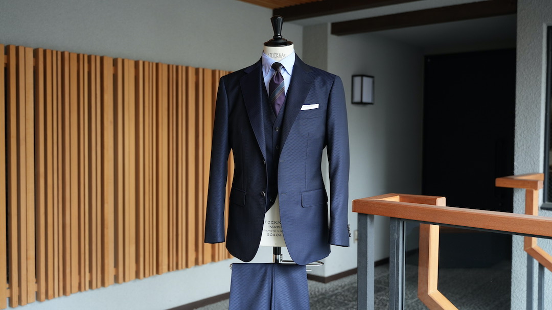 オーダースーツの紹介-SCABAL GALAXY ネイビースリーピーススーツ- – 名古屋でこだわりのオーダースーツを仕立てるならDEFFERTへ